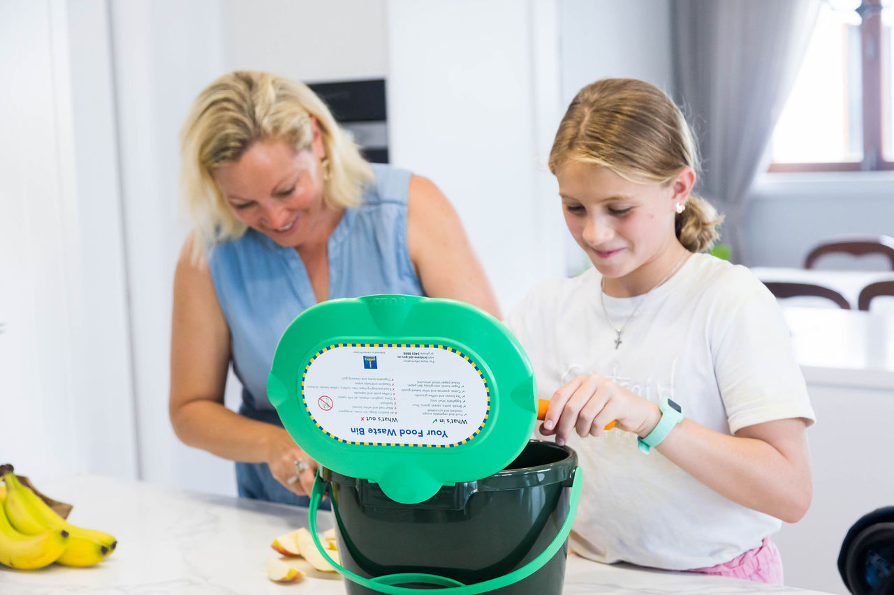 How to recycle food waste with a kitchen caddy | Brisbane City Council